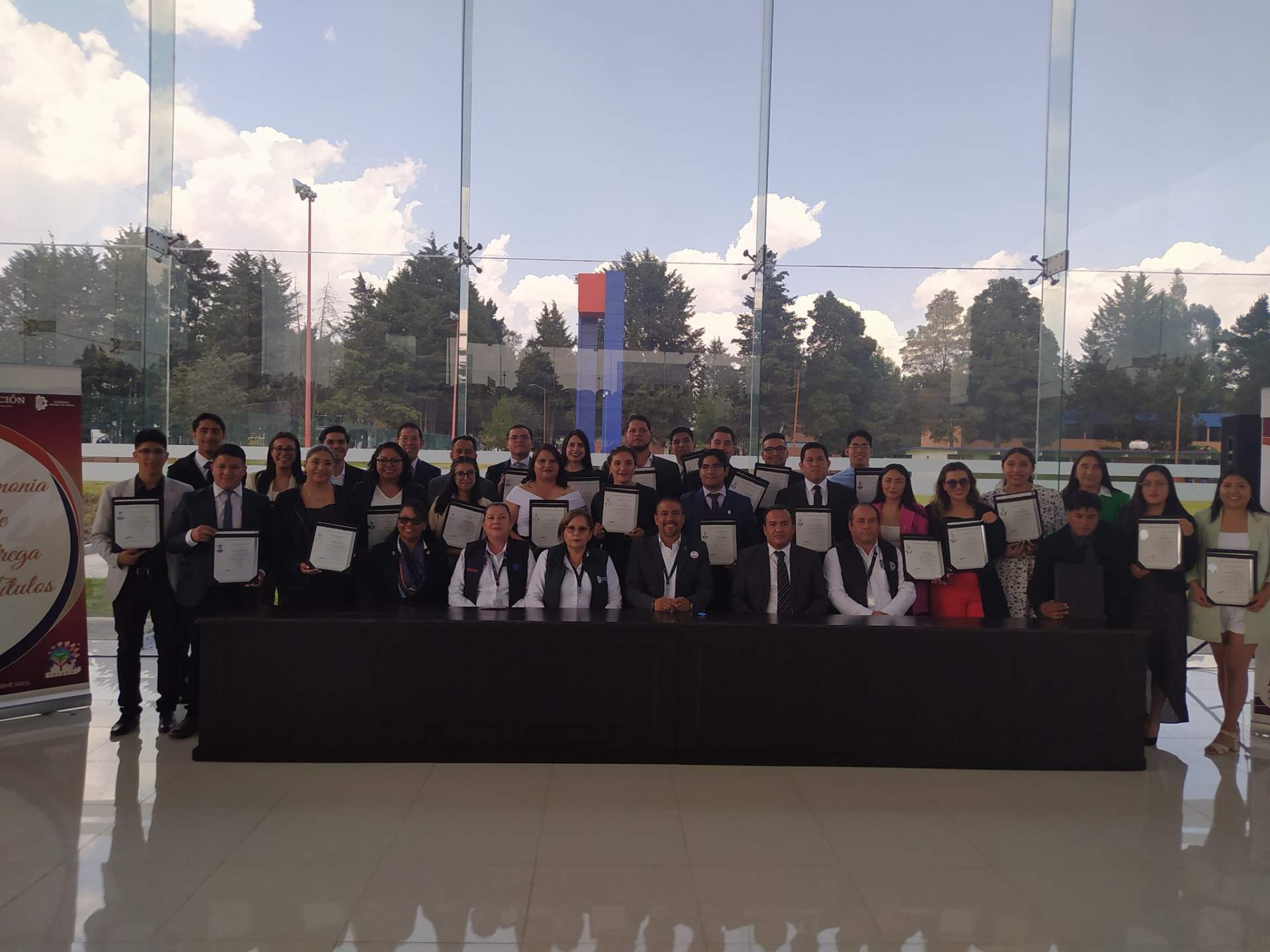 RECIBEN SU TÍTULO PROFESIONAL 98 HALCONES DEL ITTOLUCA