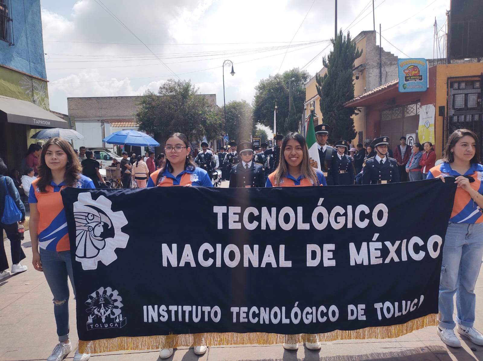 DESFILA CONTIGENTE DEL INSTITUTO TECNOLOGICO DE TOLUCA CON MOTIVO DEL ...
